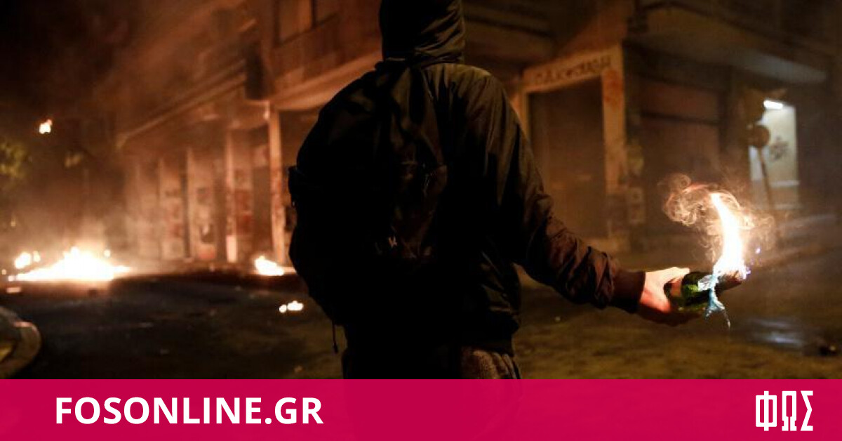 Εξάρχεια: Μολότοφ στη διμοιίρα των ΜΑΤ στη Χαριλάου Τρικούπη! - Fosonline