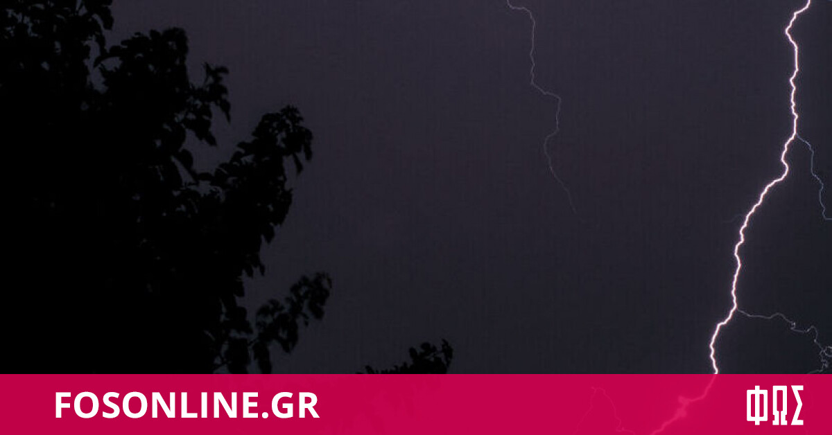 Έπεσε κεραυνός και πήρε φωτιά δέντρο διπλα σε καφετέρια στο Μαρούσι ...